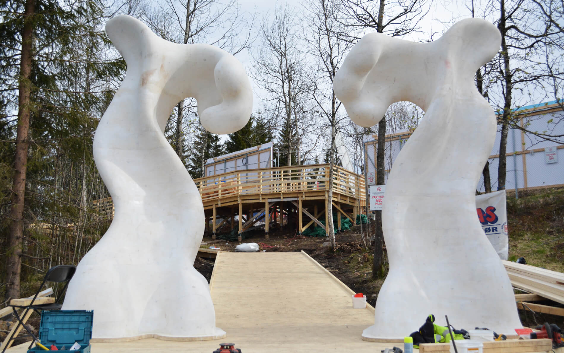 Construction of the gigantic White Rose and the Rose Portal