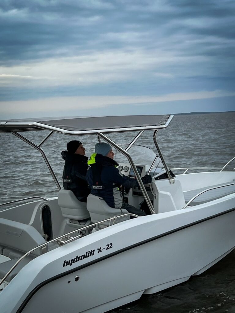 Hydrolift X-Series with Bimini Top