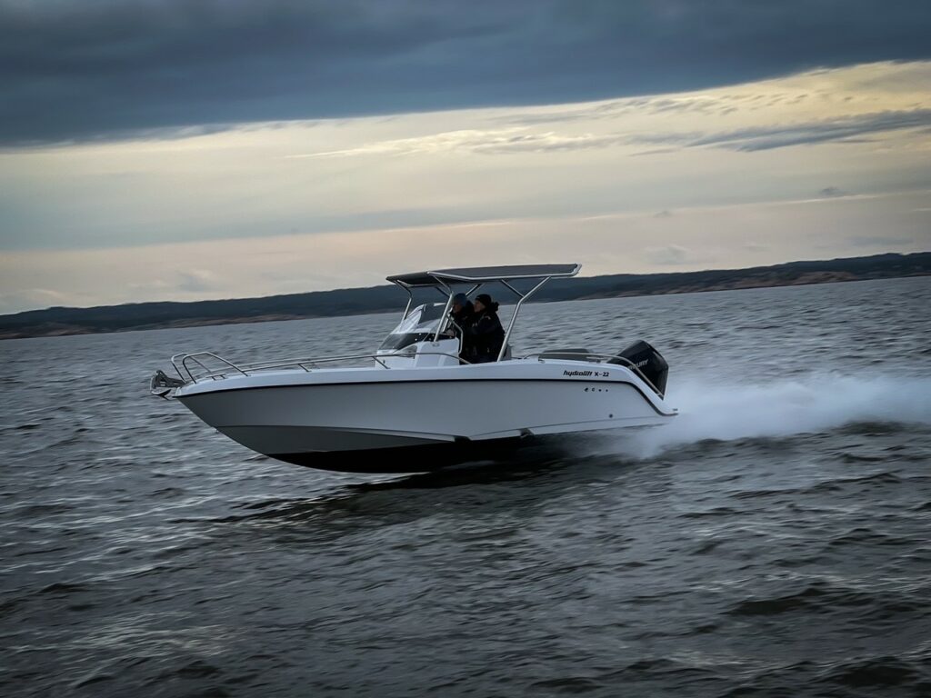 Hydrolift X-Series with Bimini Top