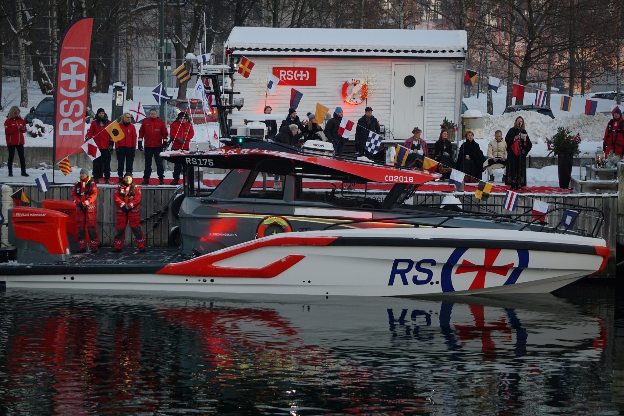 Hydrolift Professional with delivery of new fire vessels